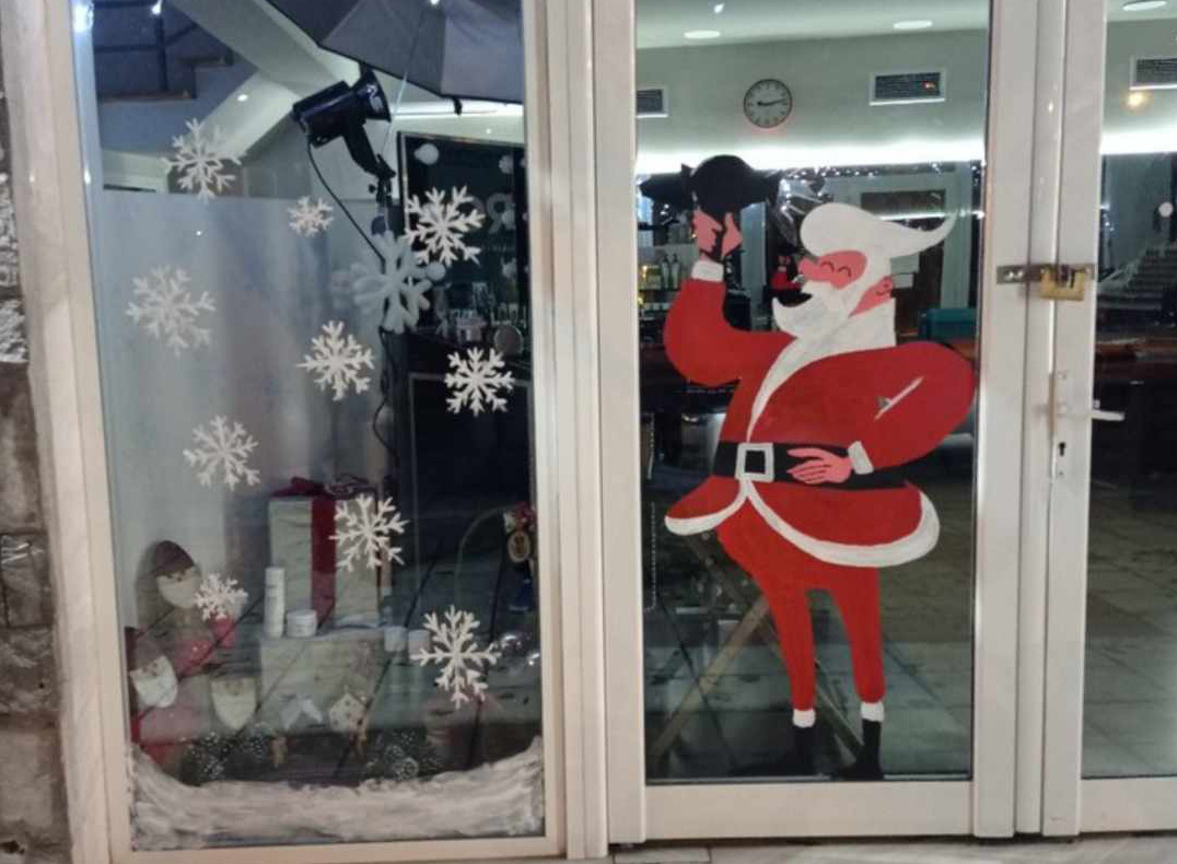 Ιδέες για τον Χριστουγεννιάτικο στολισμό της βιτρίνας σας – TrikalaVoice