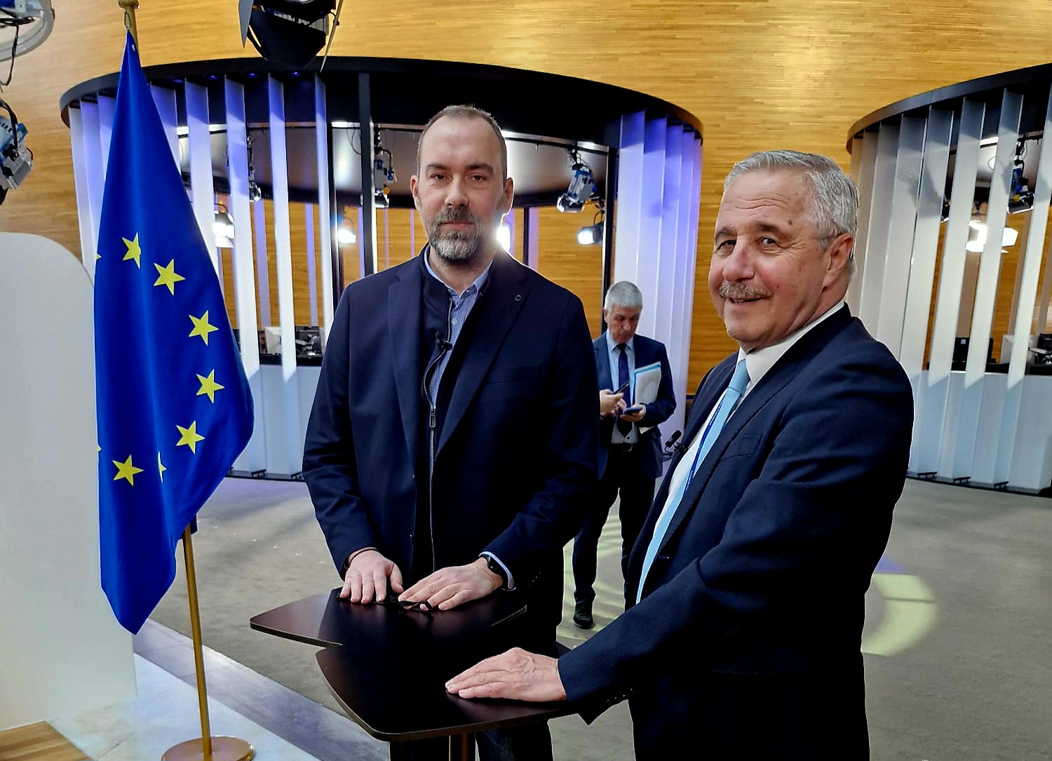 Το trikalavoice.gr στην Ευρωβουλή. Συνέντευξη με τον Γιάννη Μανιάτη (video) – TrikalaVoice